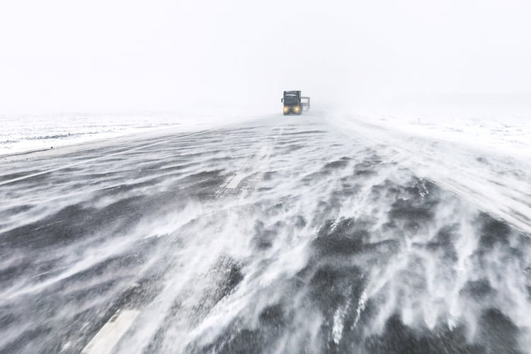 5 Tips for Driving Safely in Dangerous Winds