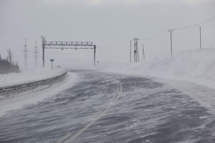 5 Tips for Driving Safely in Dangerous Winds